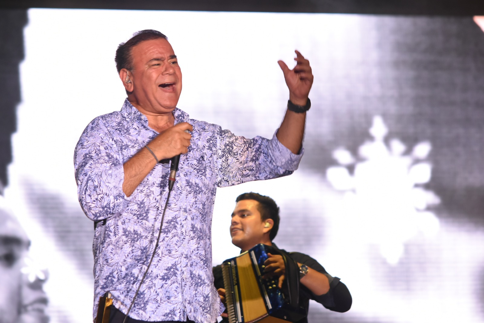 Iván Villazón, le canta a Barranquilla y Bucaramanga – Reyali | Emisora ...