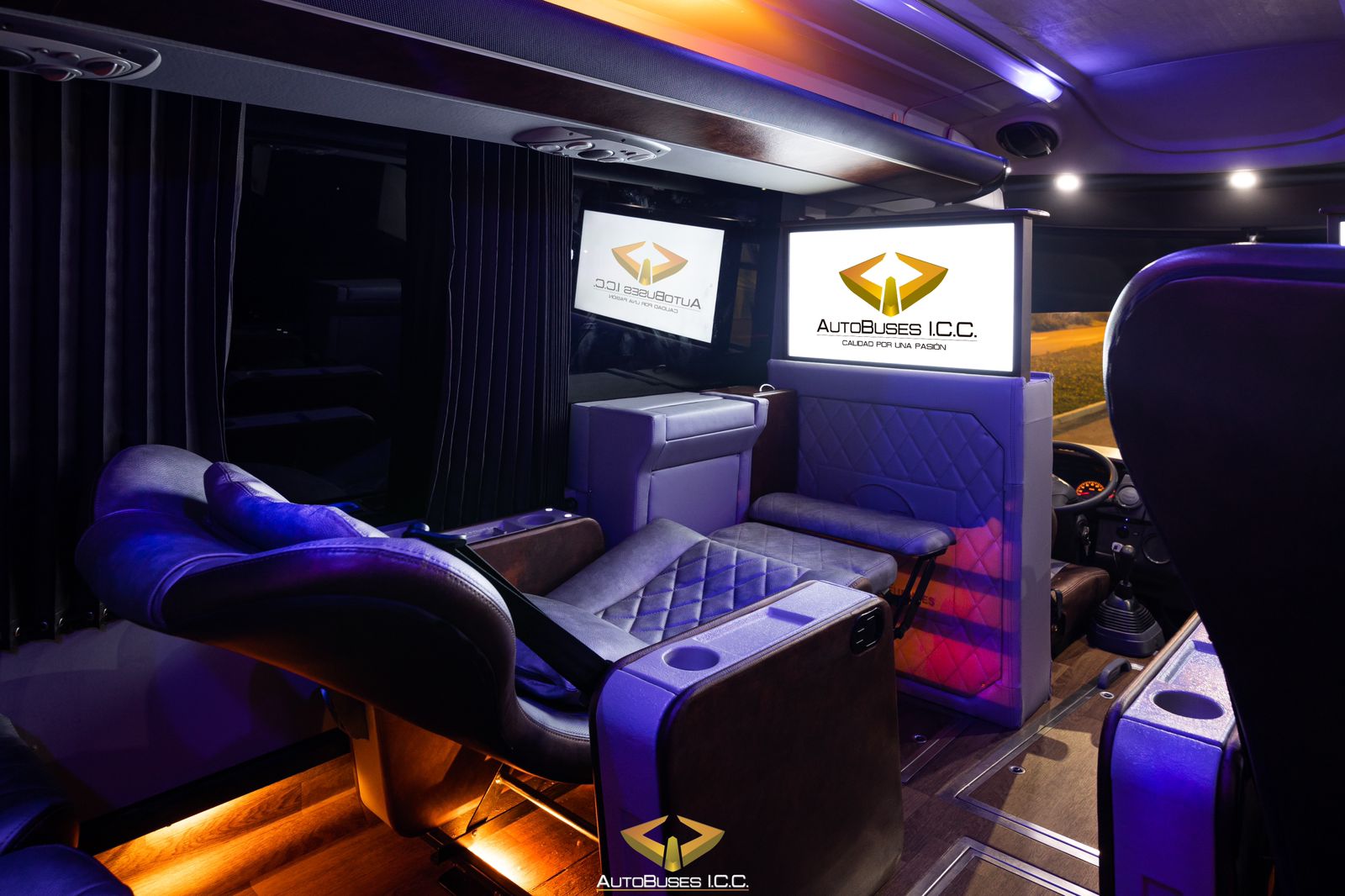 Un bus de lujo – Reyali | Emisora Online 100% Vallenato